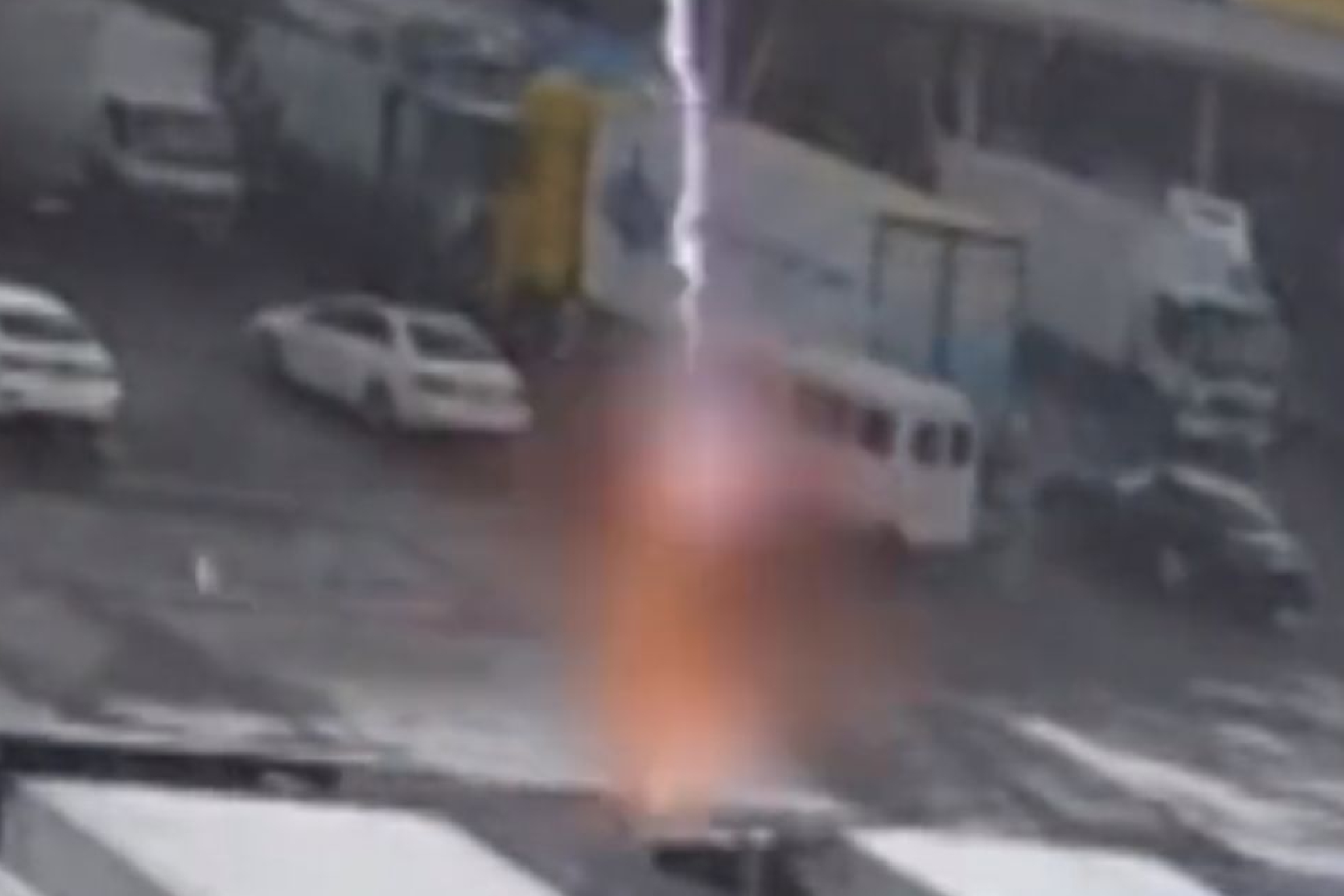 Hombre muere tras caerle un rayo en Krasnodar, Rusia | MARCA México