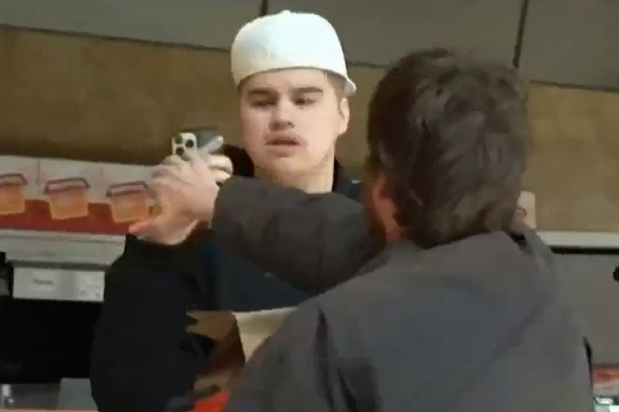 Repartidor de comida es declarado inocente tras disparar a youtuber por ...