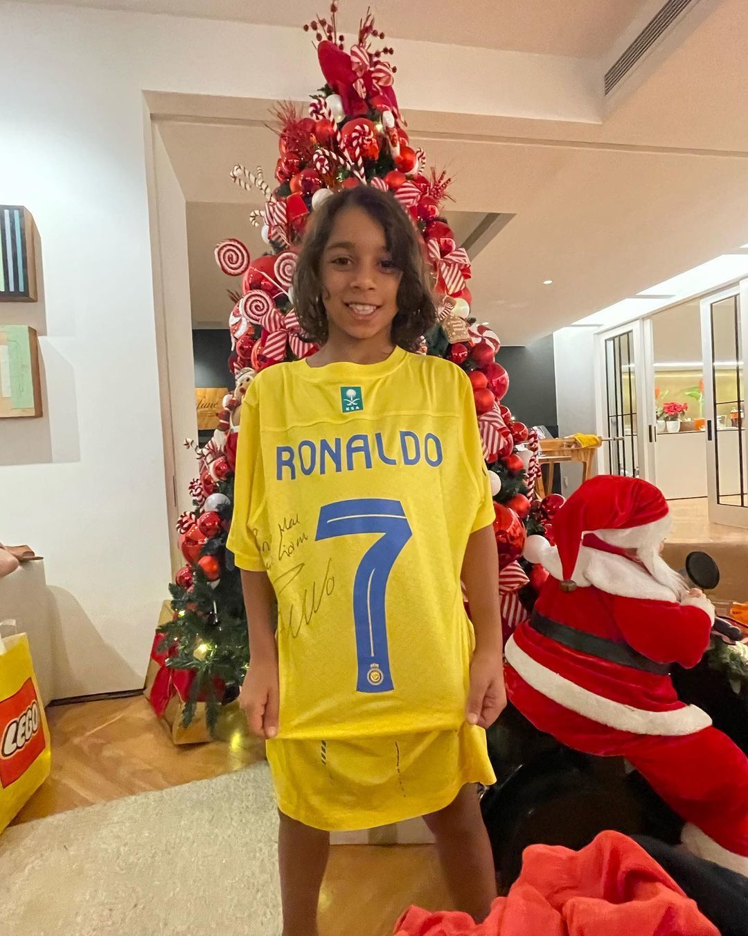 Cristiano Ronaldo se viste de Santa Claus con la familia de Marcelo ...