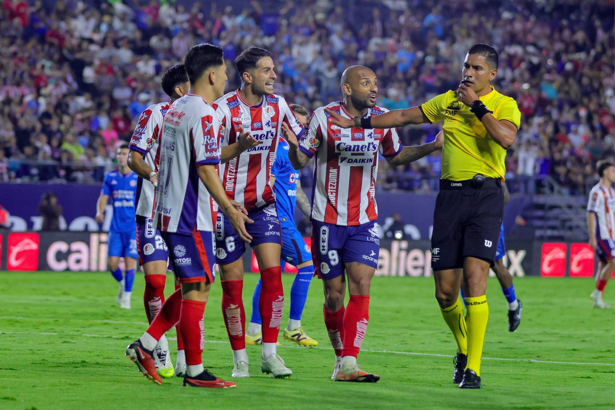 Liga MX 2025: Joao Pedro y San Luis ganan la batalla tras polémica roja ante Cruz Azul | MARCA ...