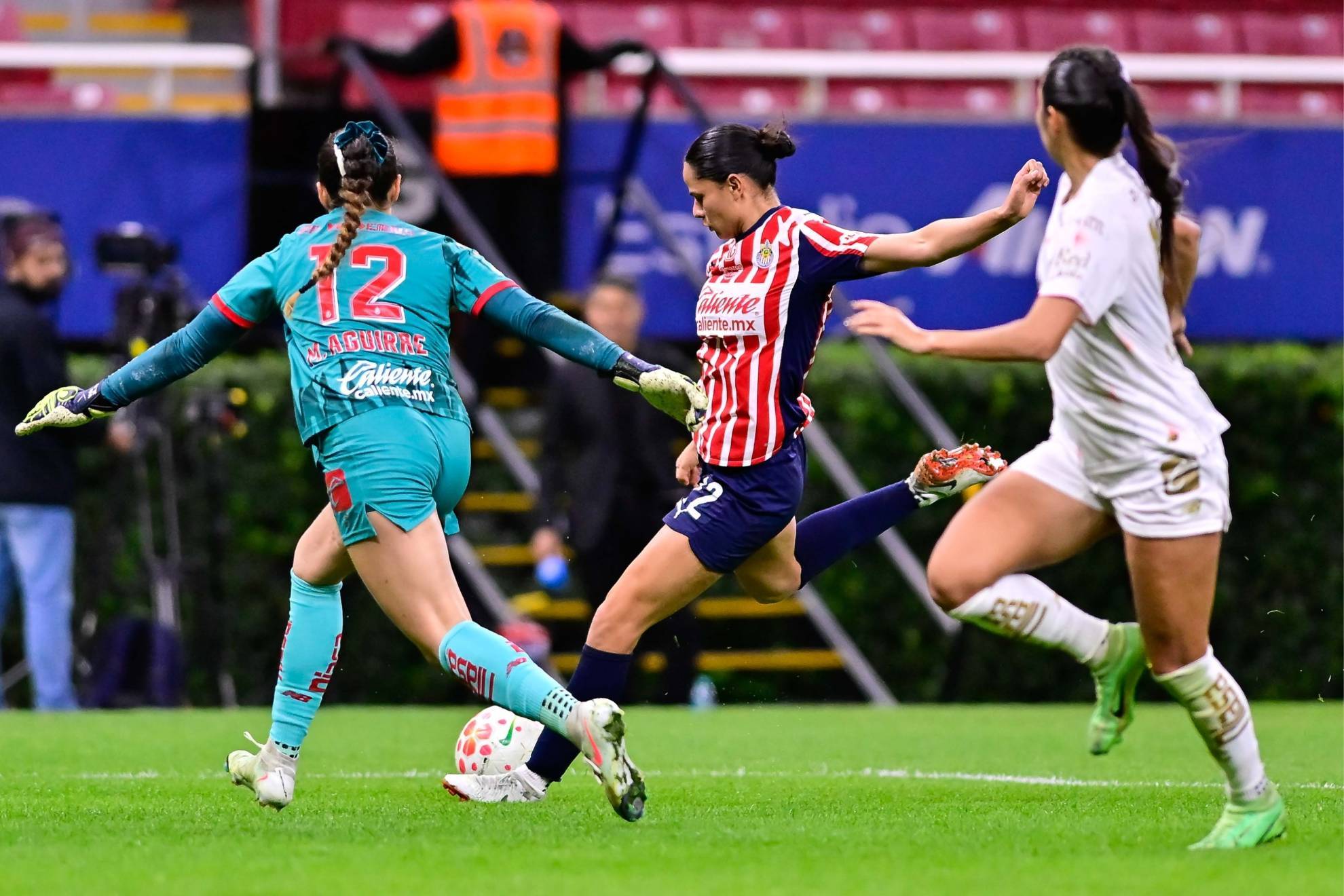 Goles y Resumen Chivas vs Toluca: Licha Cervantes y Faustine Robert ...